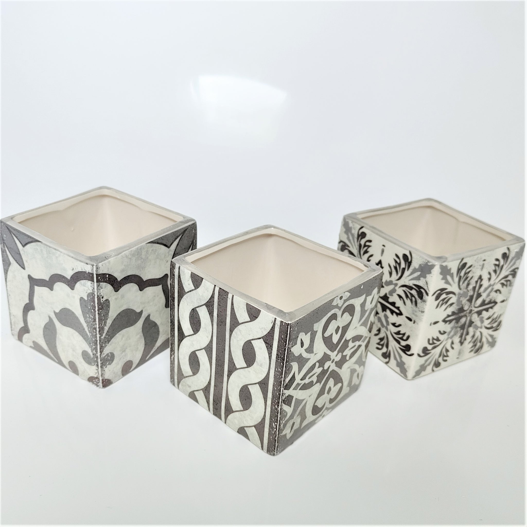 Square Grey Patterned Pots – Snowbunting